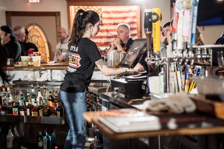 Legends Bar & Grill – Local Food & Drinks